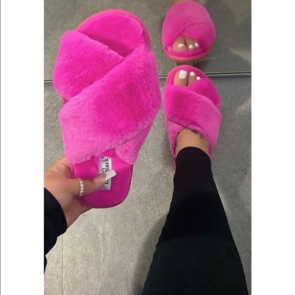 Shoes | Hot Pink Cross Cross Faux Fur Slipper Size 75 | Poshmark